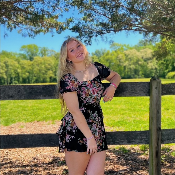 Kacey's Closet (@kaceyhopkins) | Poshmark